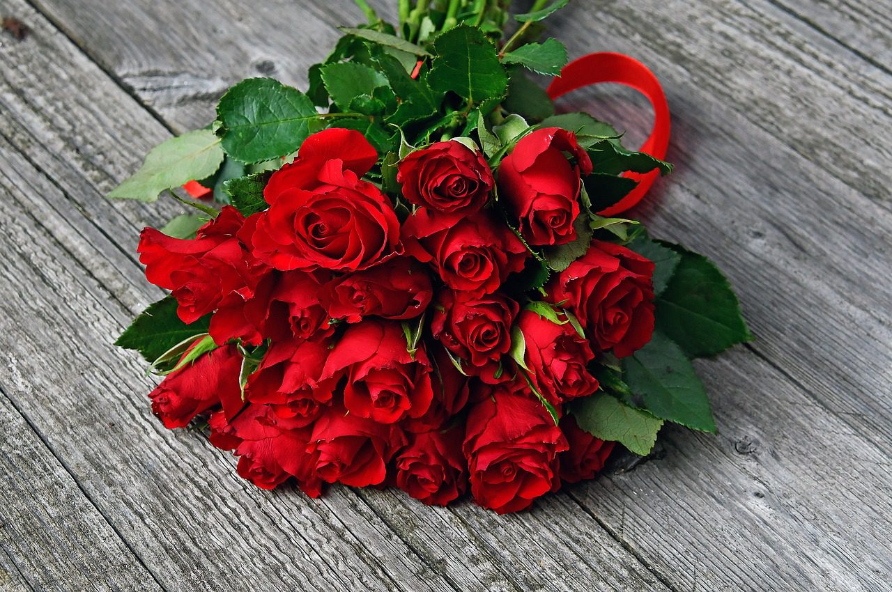 A Guide to Gifting Roses | Pansy Maiden